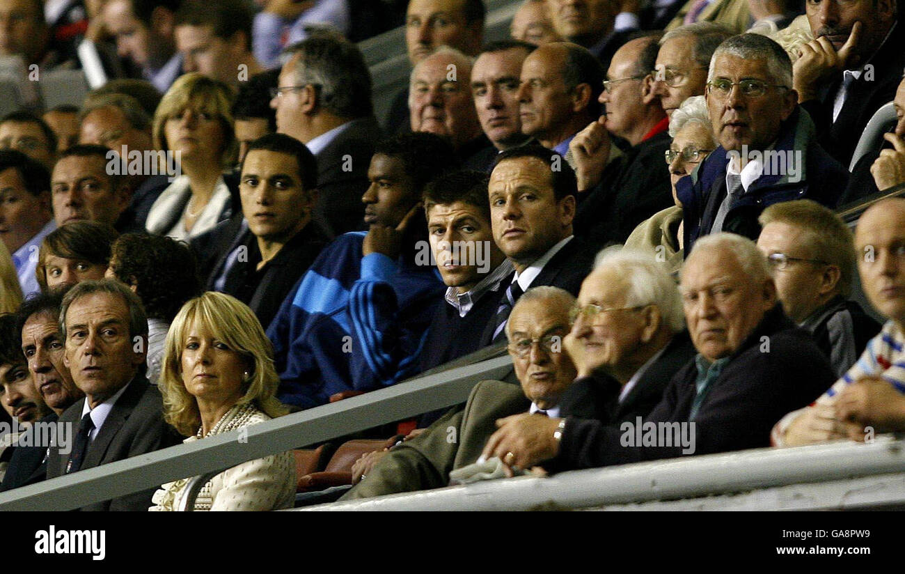 Soccer liverpool general view gv watching watches seated england mangsb ...