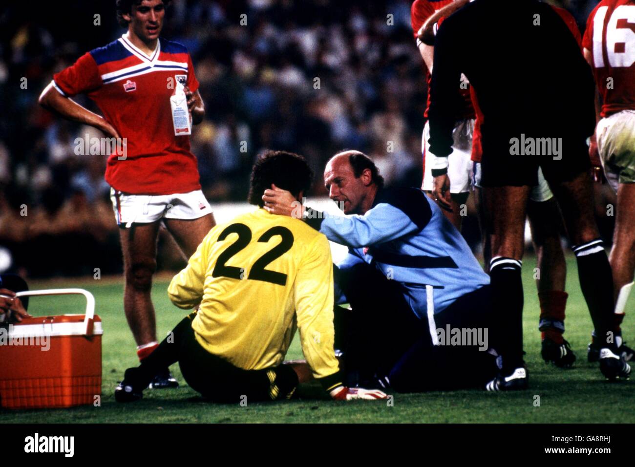 World cup football head injury hi-res stock photography and images - Alamy