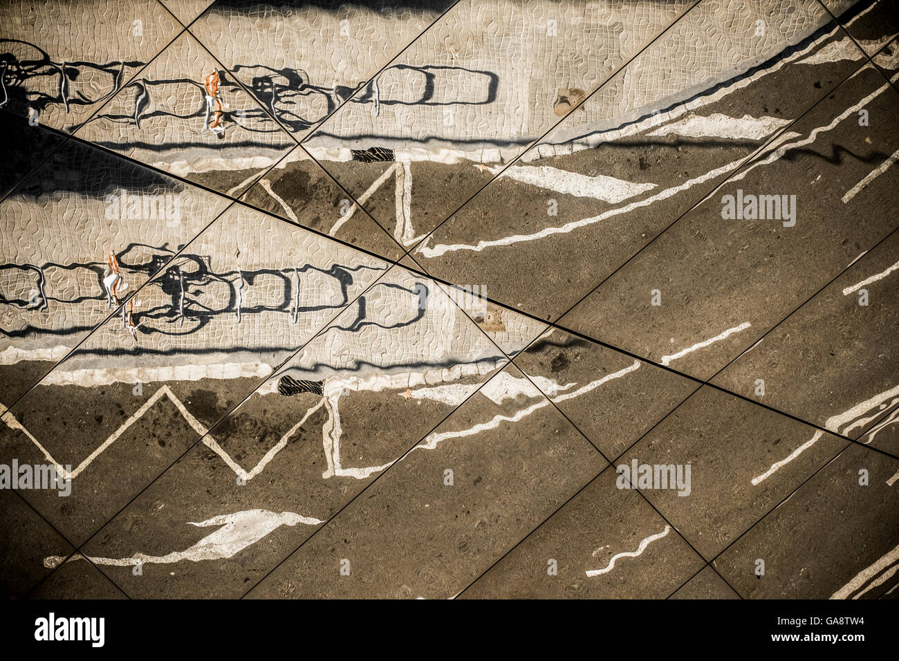 Geometric reflections hi-res stock photography and images - Alamy