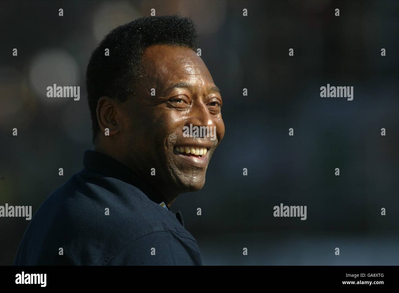Brazilian football legend Pele smiles after forgetting to wave the ...