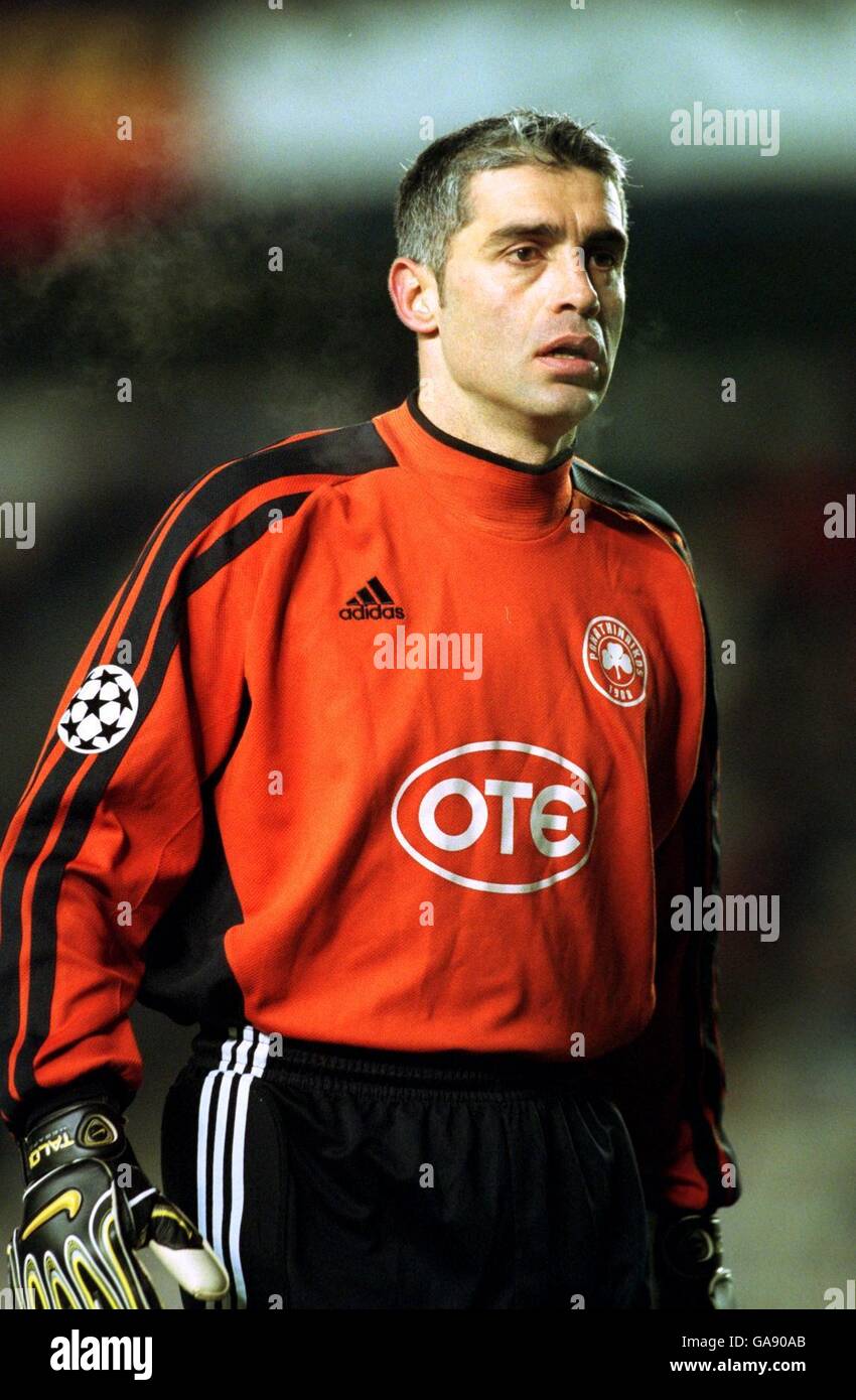 Panathinaikos goalkeeper antonis nikopolidis hi-res stock photography ...