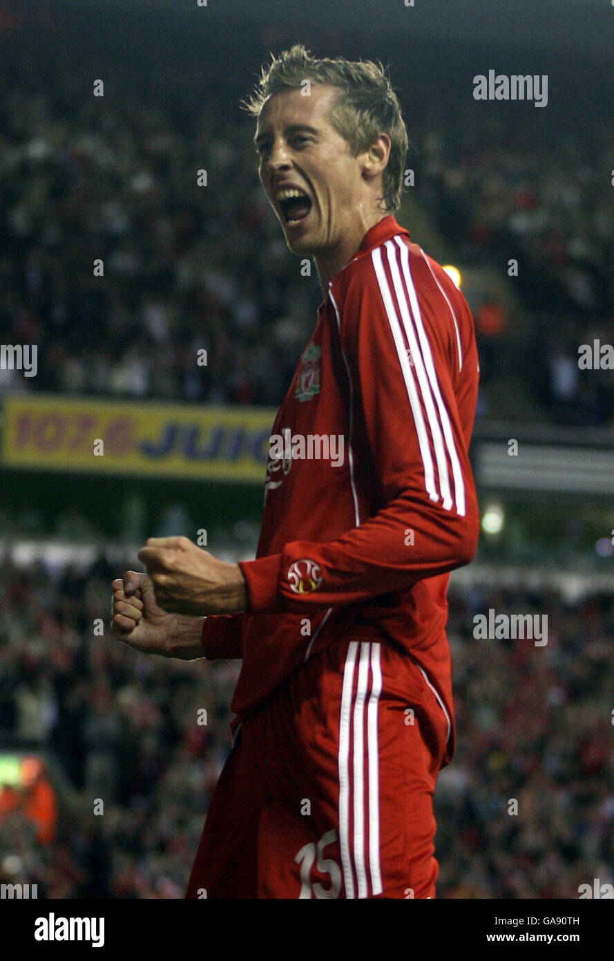 Liverpools peter crouch celebrates hi-res stock photography and images ...