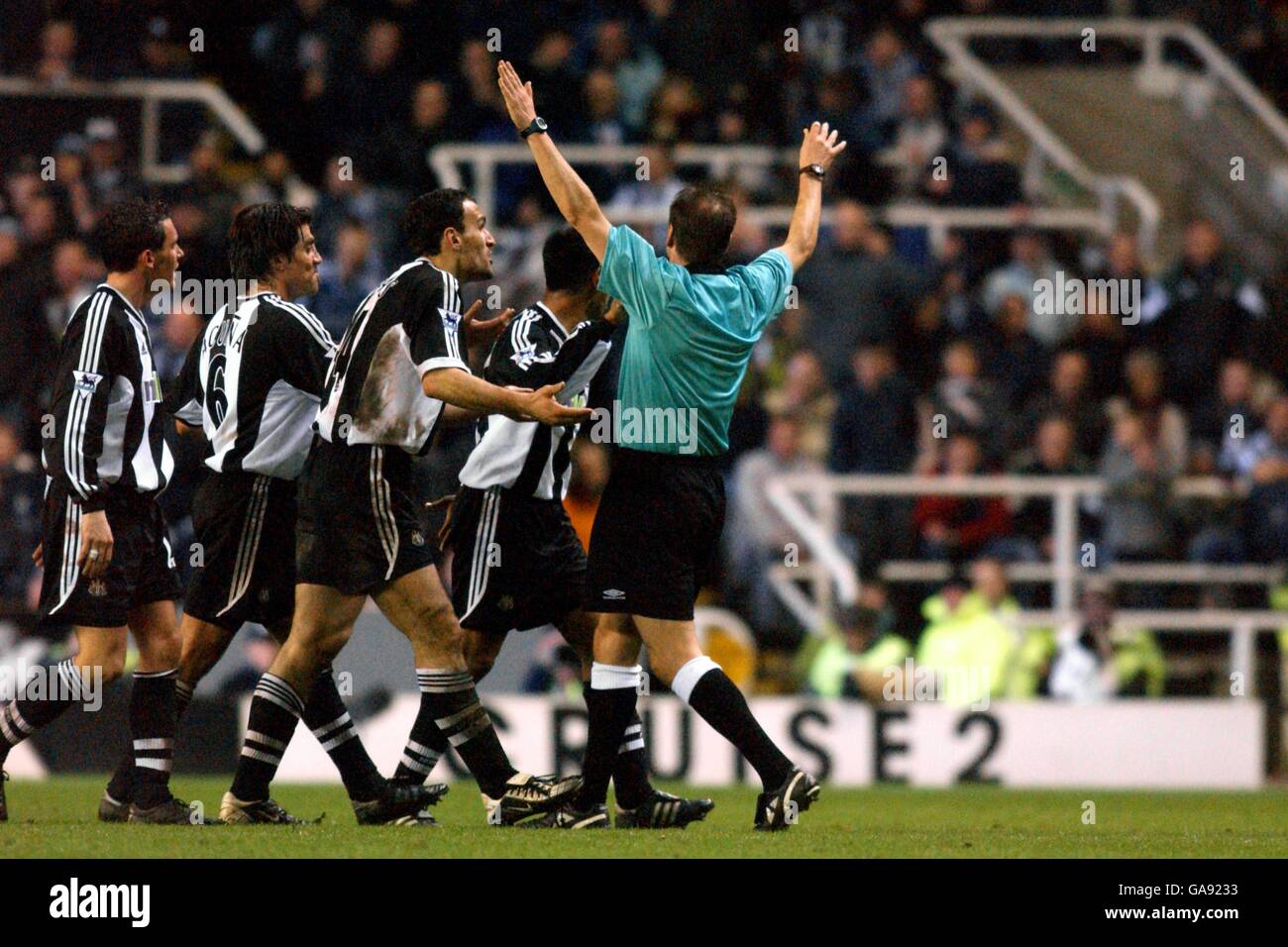 Football referee mark halsey hi-res stock photography and images - Alamy