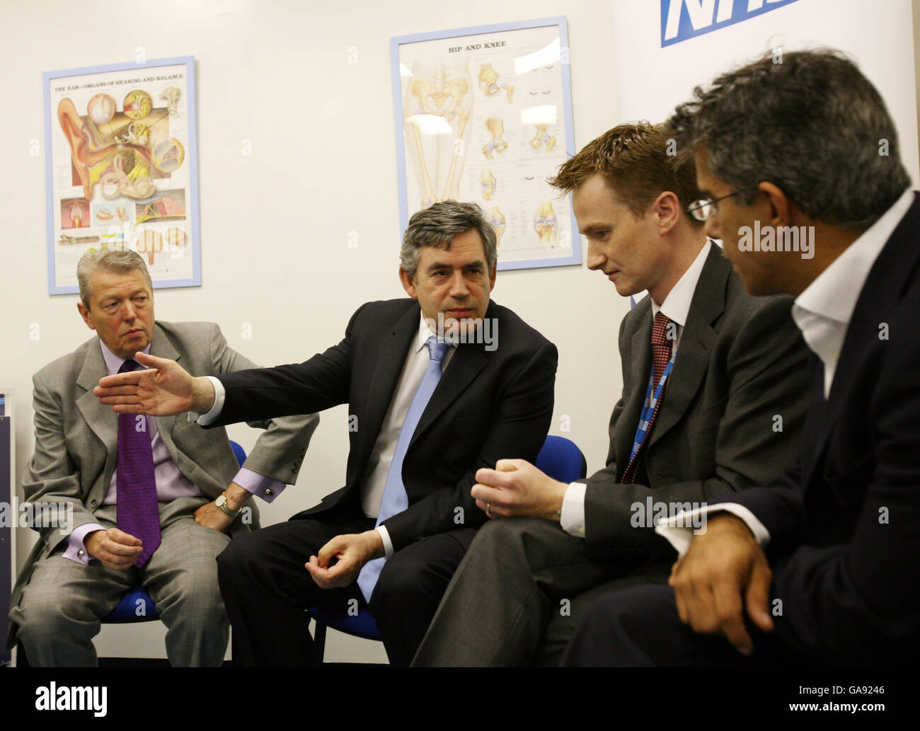 Nhs health centre hi-res stock photography and images - Alamy