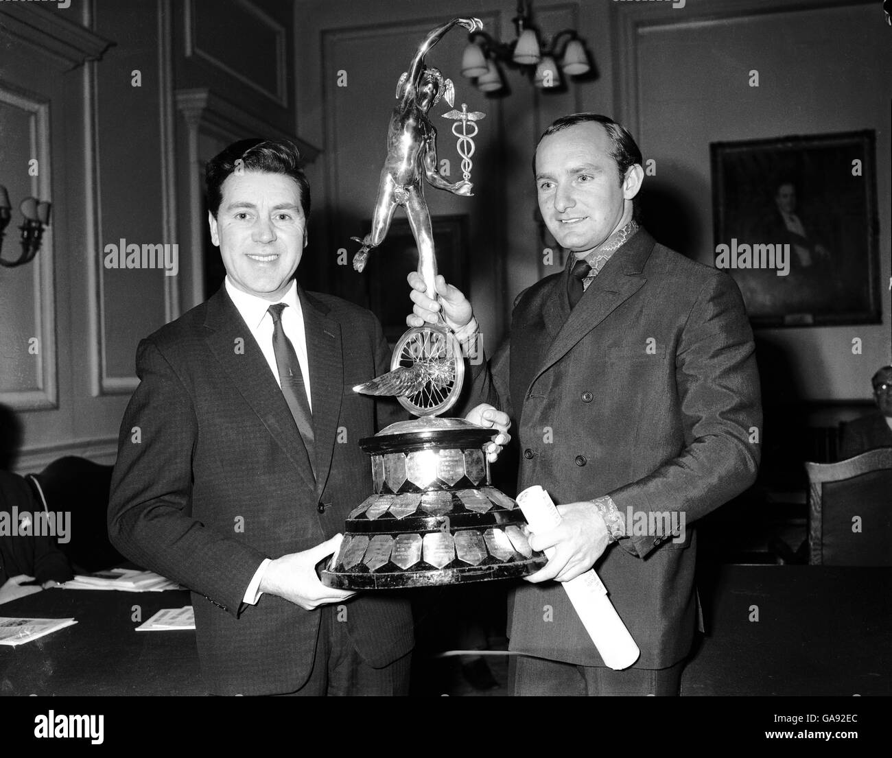 Diamond jubilee trophy hi-res stock photography and images - Alamy