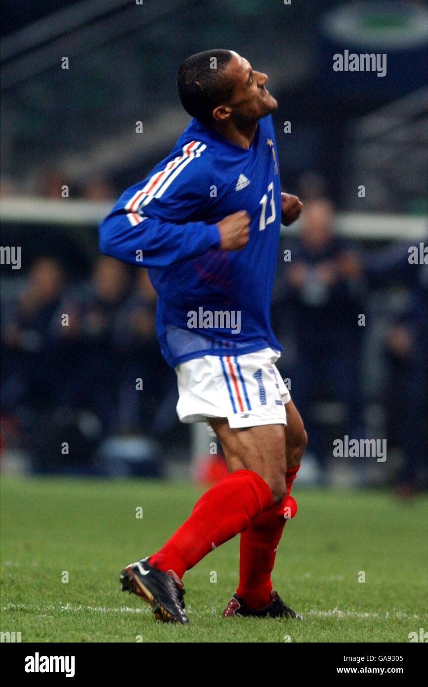 France's Steve Marlet celebrates scoring the 5th goal against Scotland ...