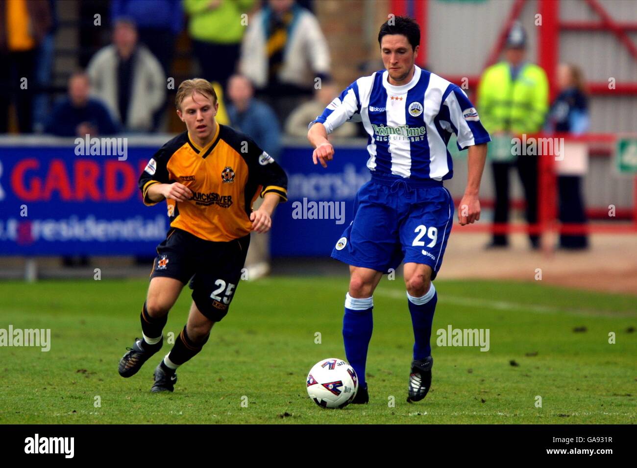 Cambridge United's Danny Jackman (l) closes down Huddersfield Town's ...