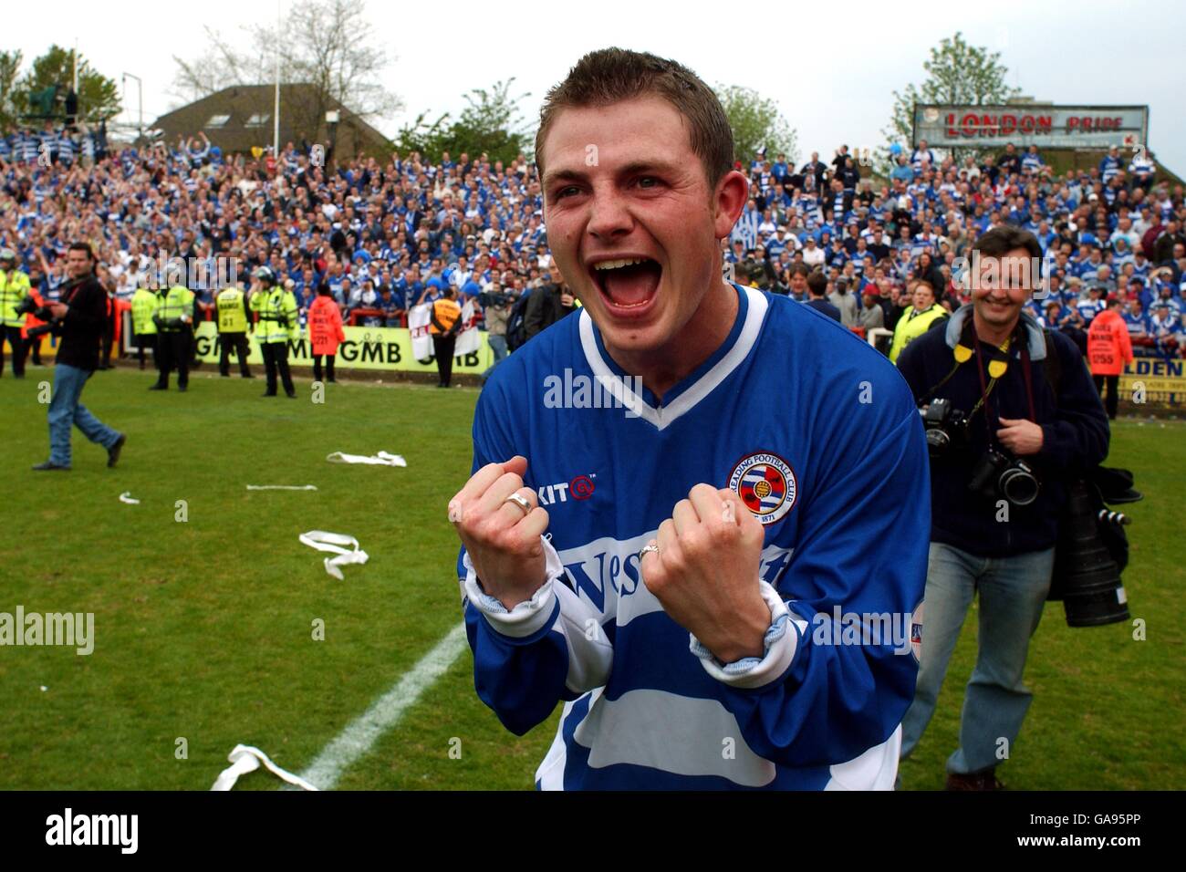 Jamie cureton reading brentford hi-res stock photography and images - Alamy