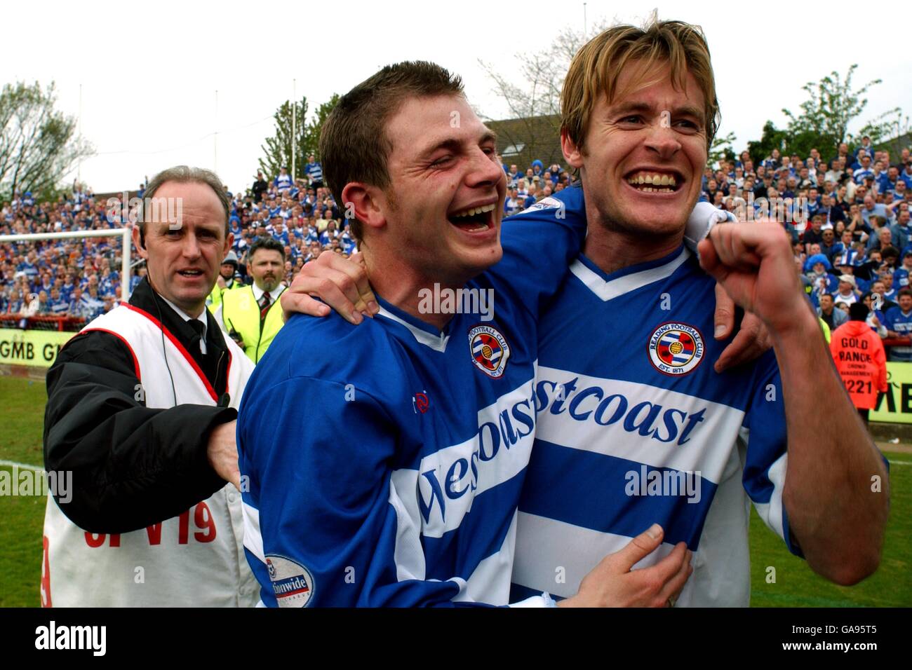 Reading's Jamie Cureton & Martin Butler celebrates winning promotion ...