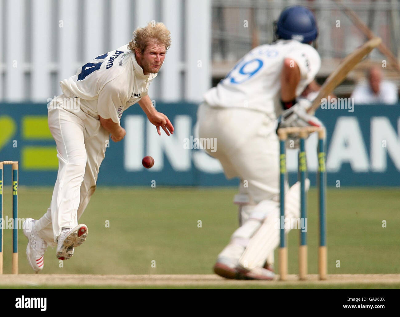 Sport cricket action batting matthew hoggard hi-res stock photography ...