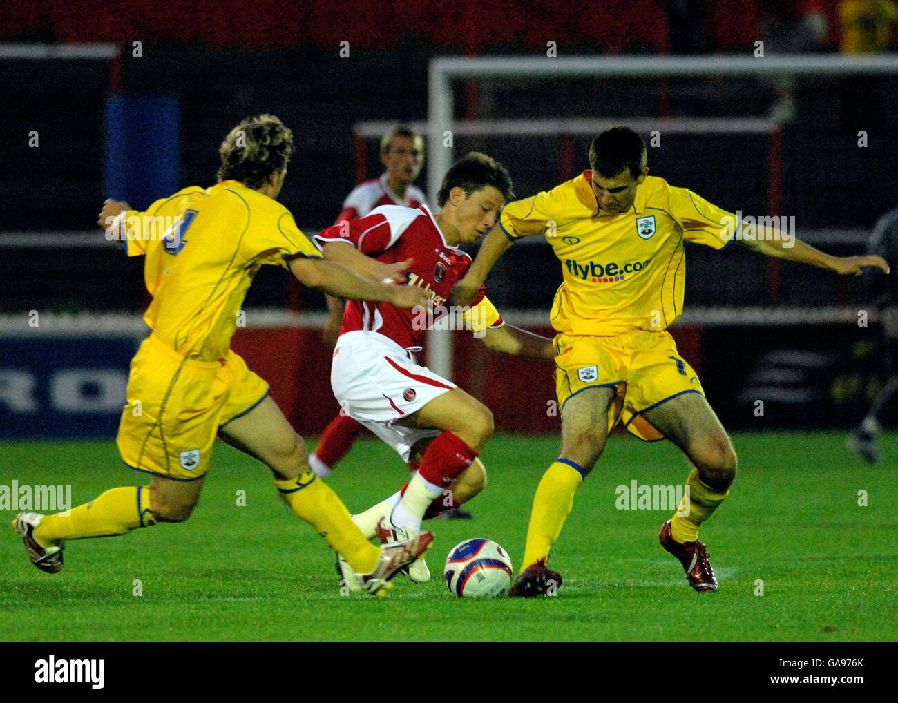 Charlton Athletic's Harry Arter gets between two Southampton defenders ...