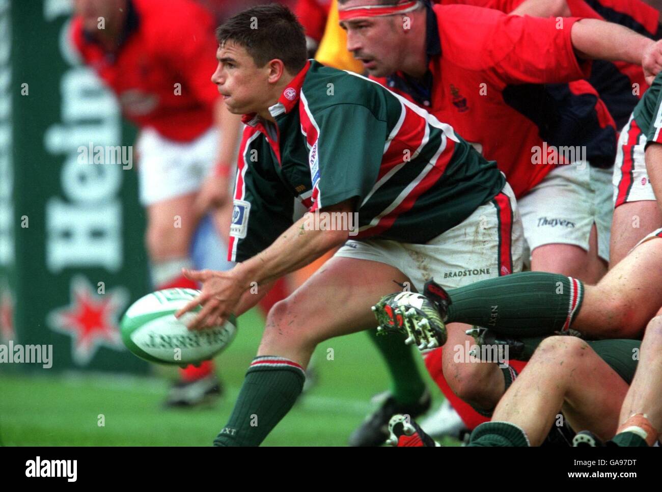 Leicester tigers harry ellis passes the ball from the scrum hi-res ...