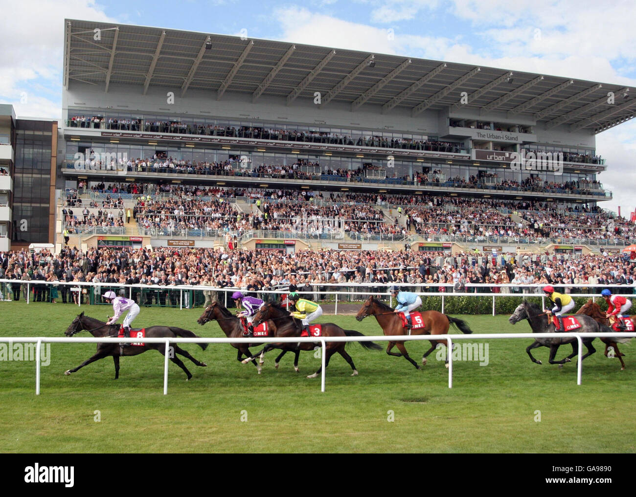 Doncaster racecourse stand hi-res stock photography and images - Alamy