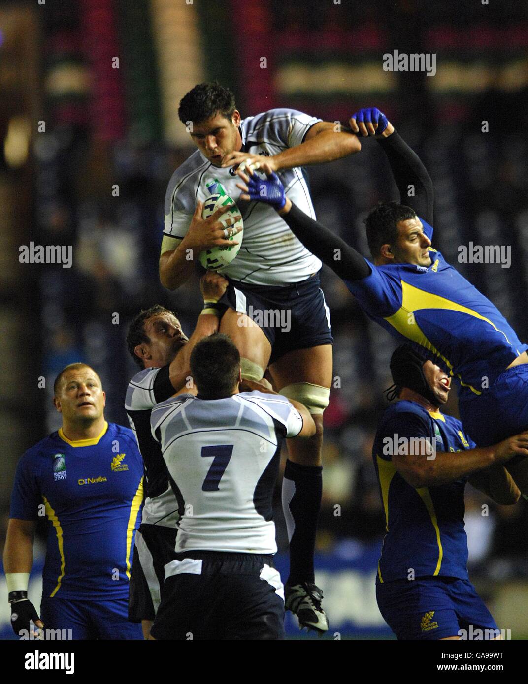 Scotlands jim hamilton rises highest to win the line out hi-res stock ...