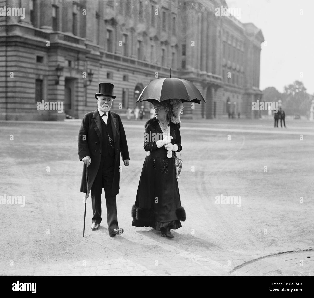 Lady garden party Black and White Stock Photos & Images - Alamy