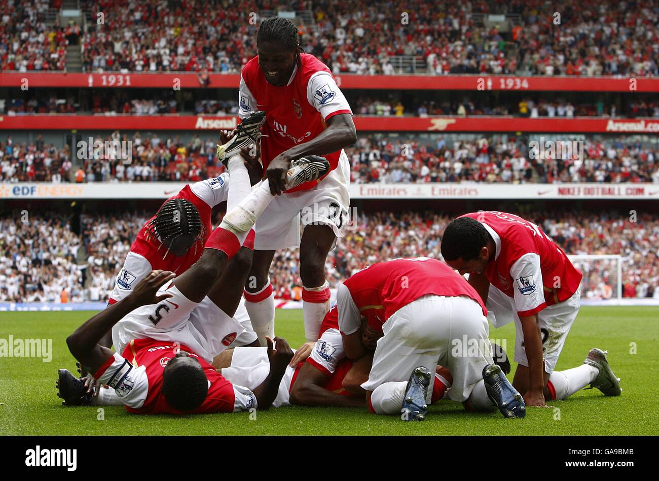 Pile of football players hi-res stock photography and images - Alamy