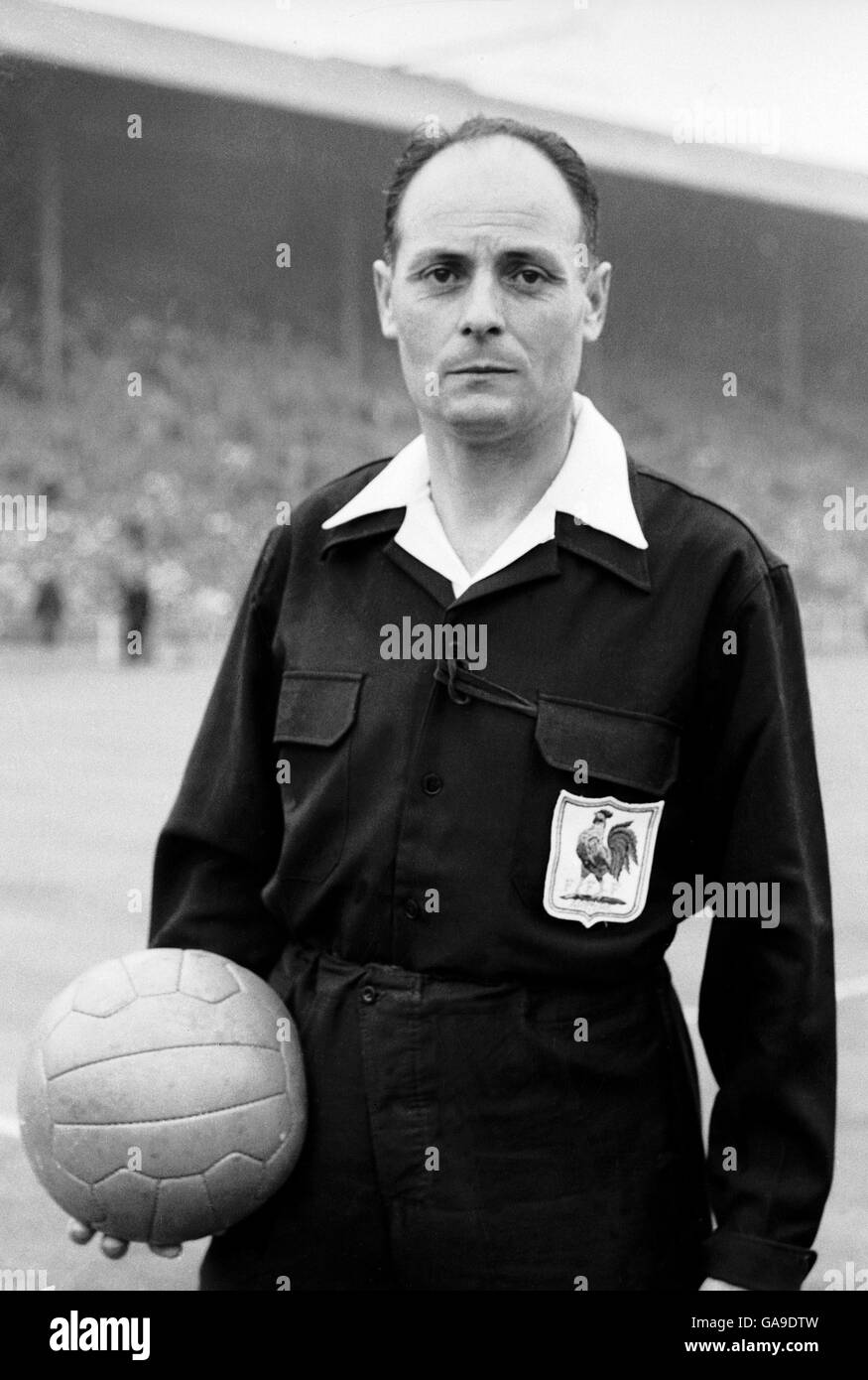 Referee maurice guigue hi-res stock photography and images - Alamy