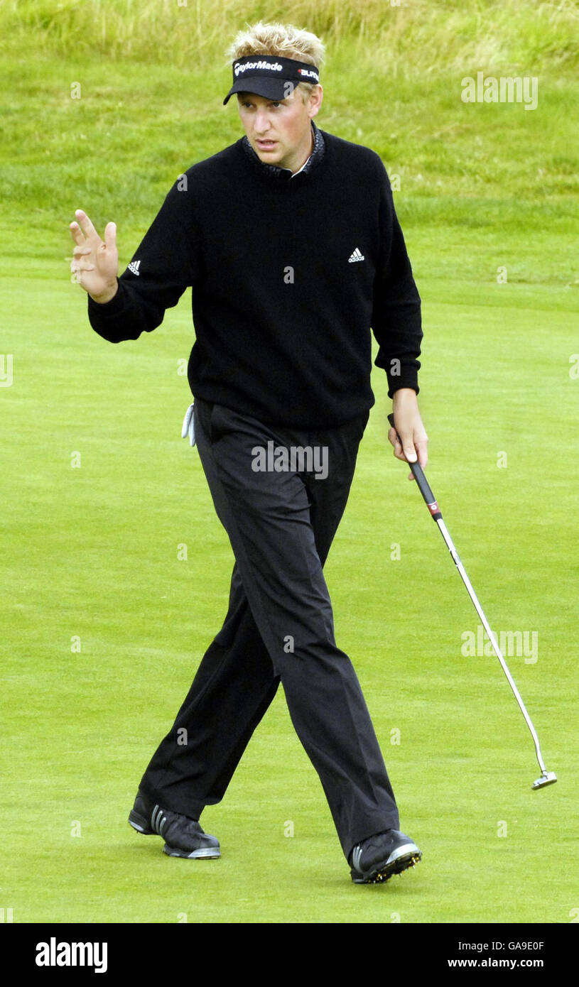 Simon Wakefield on the 18th during the Johnnie Walker Championship at ...