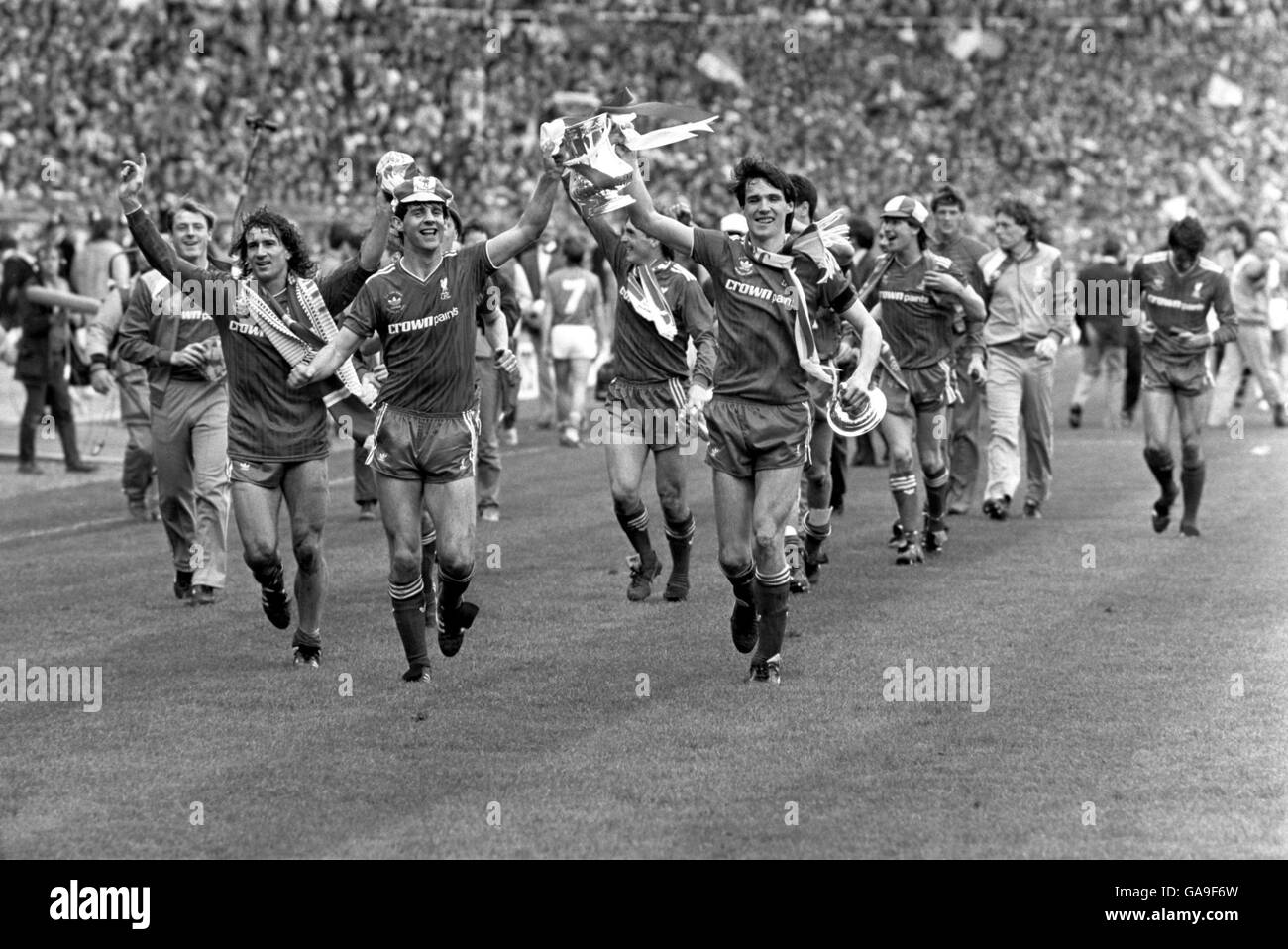 1995 football league trophy final Black and White Stock Photos & Images ...