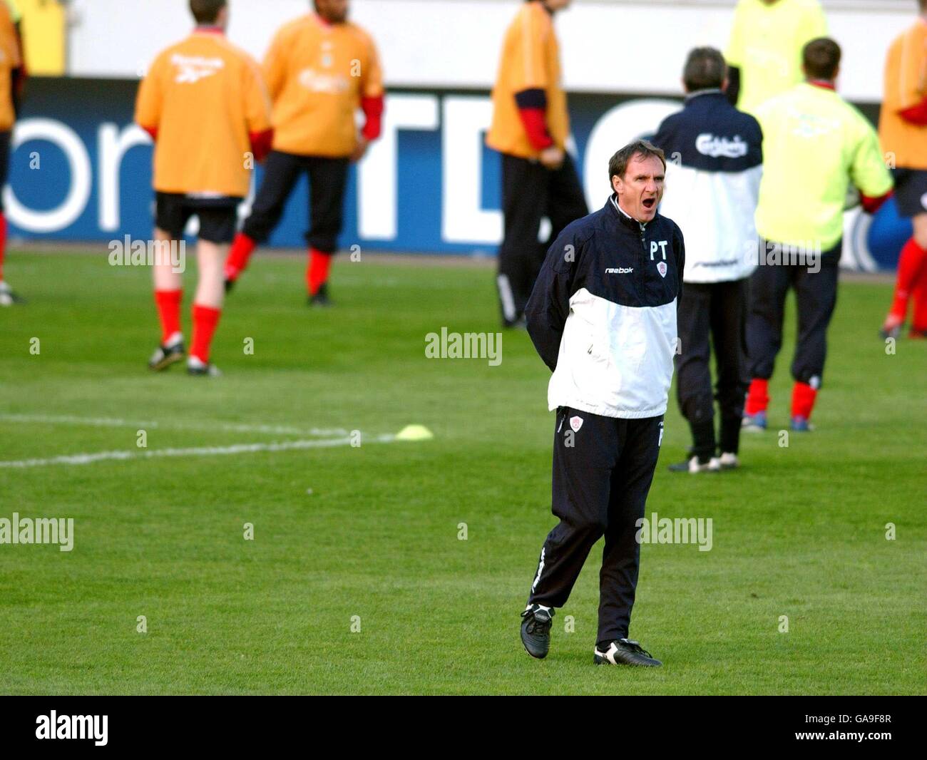 Liverpools coach phil thompson hi-res stock photography and images - Alamy