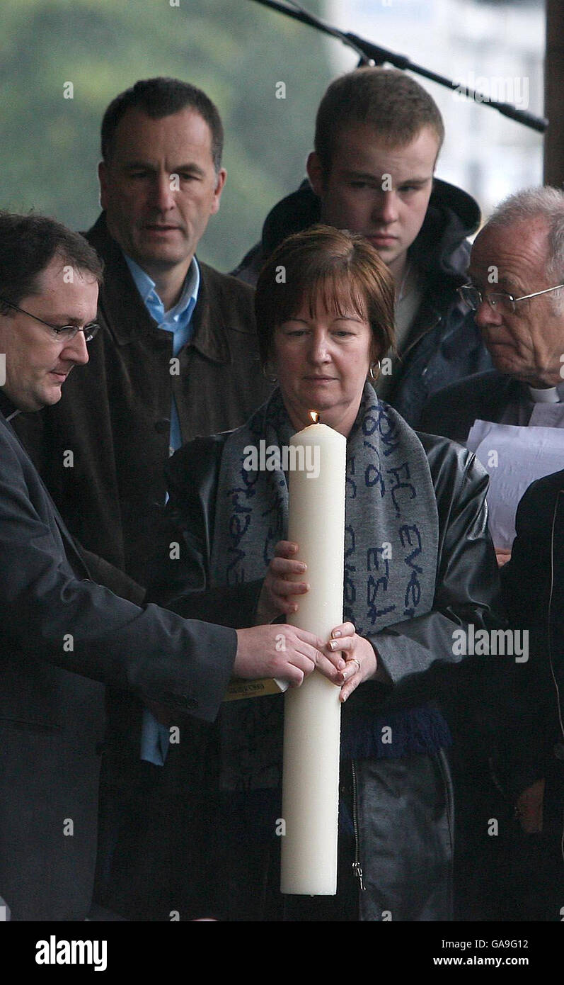 RETRANSMITTED WITH ADDITIONAL CAPTION INFORMATION Melanie Jones the ...