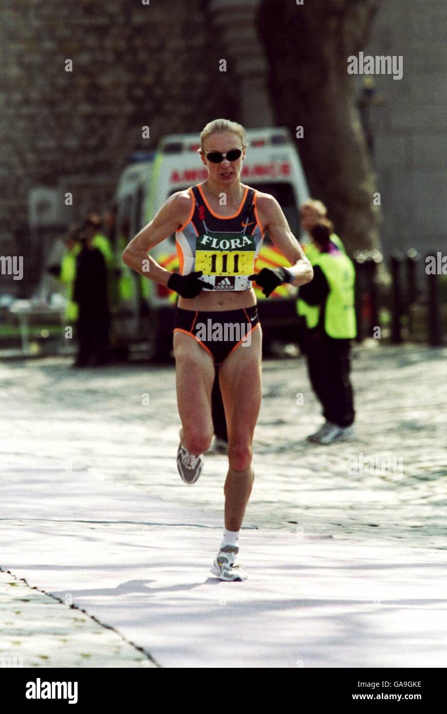 Flora london marathon 2002 hi-res stock photography and images - Alamy