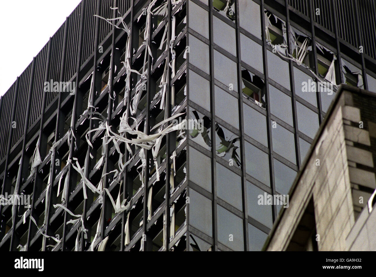 Blast damaged building in london hi-res stock photography and images ...