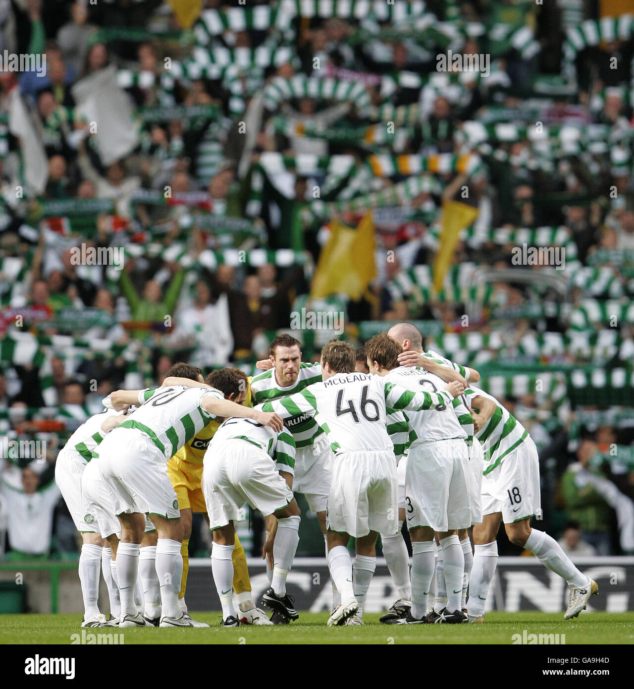 Celtic park celtic players in a pre match huddle hi-res stock ...