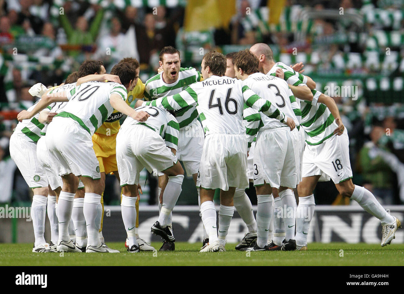 Celtic park celtic players in a pre match huddle hi-res stock ...