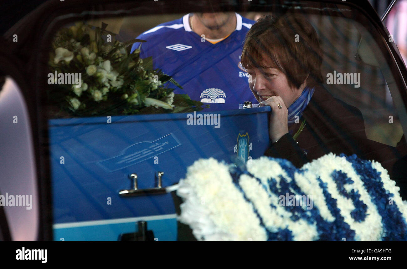Rhys Jones' Mother Melanie with the coffin of her son at Liverpool's ...