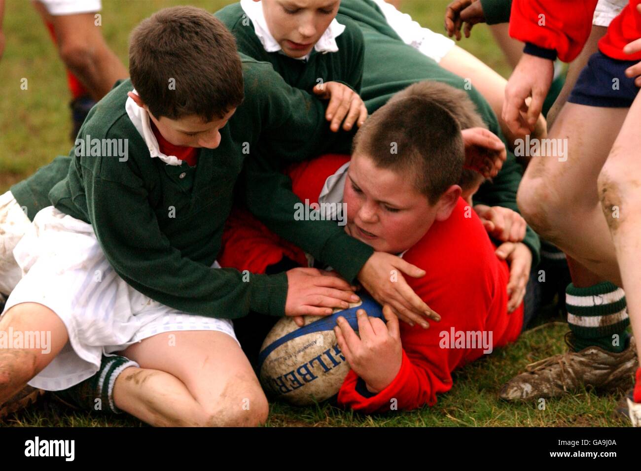 Rugby Union - Saracen's Abdel Benazzi with kids rugby.. Kids enjoy a ...