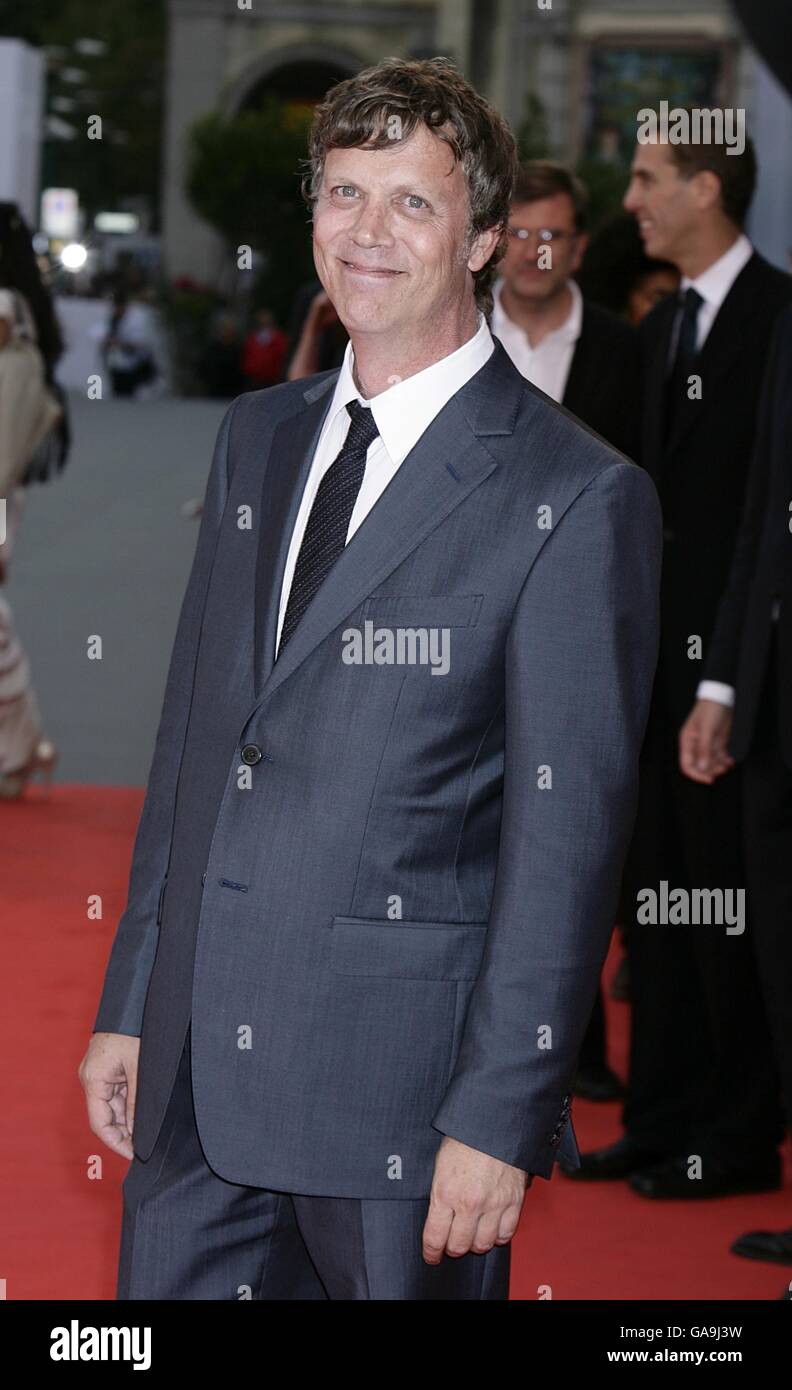 Director Todd Haynes arrives for the premiere of 'I'm Not There ...