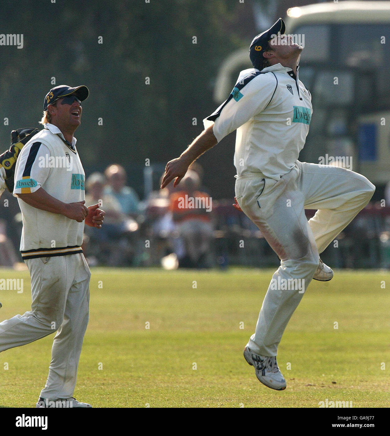 Hampshire Michael Lumb celebrates with captain Shane Warne (left) after ...