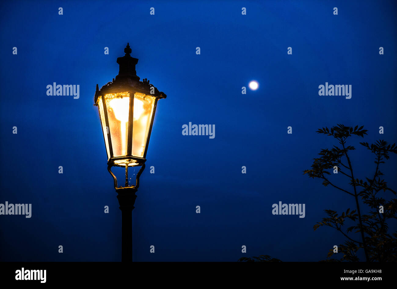 Street light and moon hi-res stock photography and images - Alamy