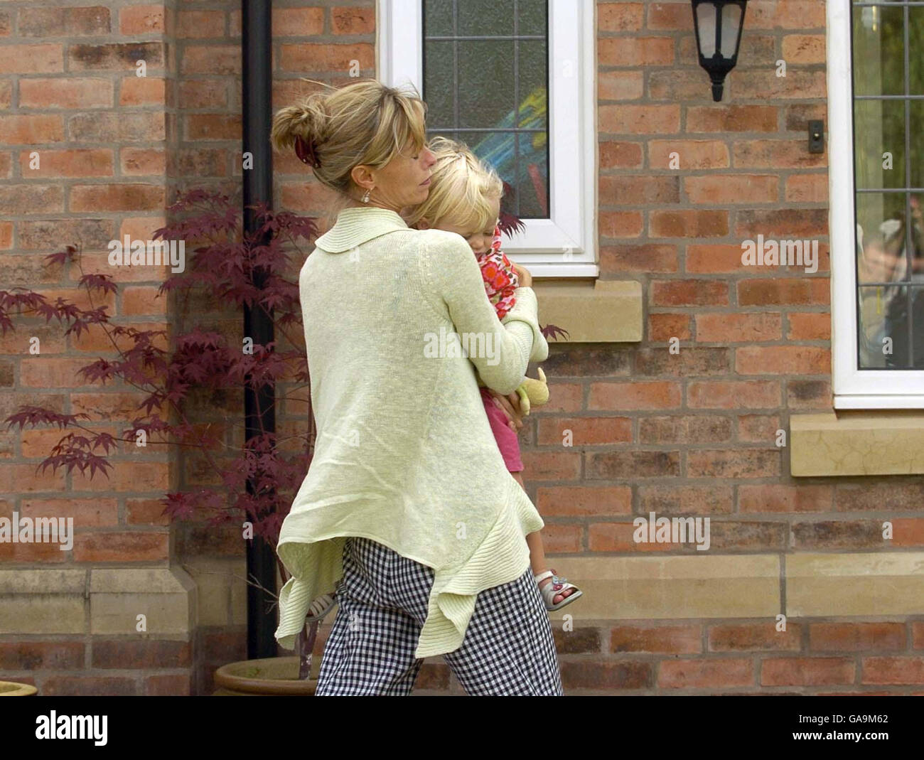 Kate McCann, mother of Madeleine, arrives back home in Rothley ...