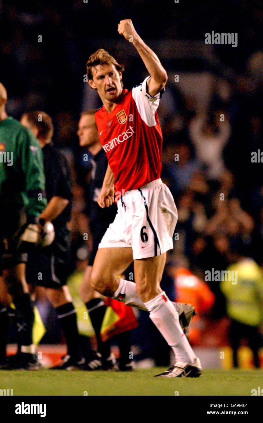 Arsenals tony adams celebrates victory hi-res stock photography and ...