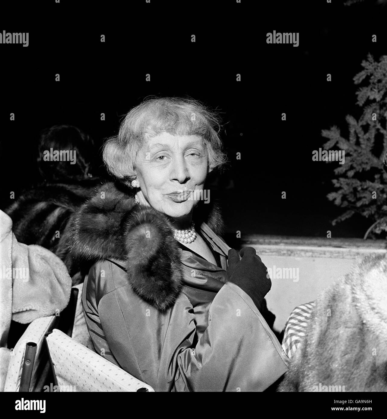 Edith evans hi-res stock photography and images - Alamy