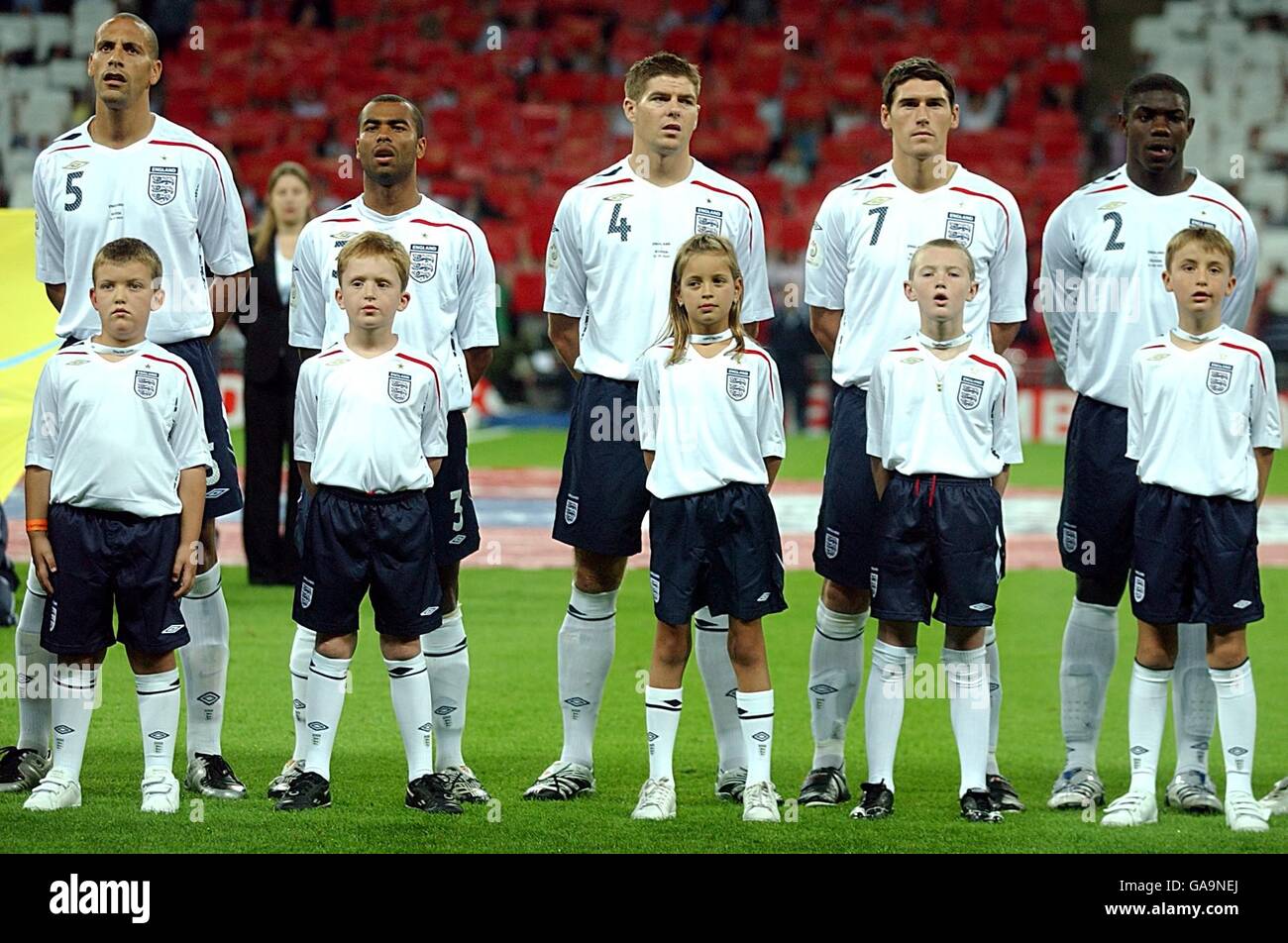 England's (left to right) Rio Ferdinand, Ashley Cole, Steven Gerrard ...