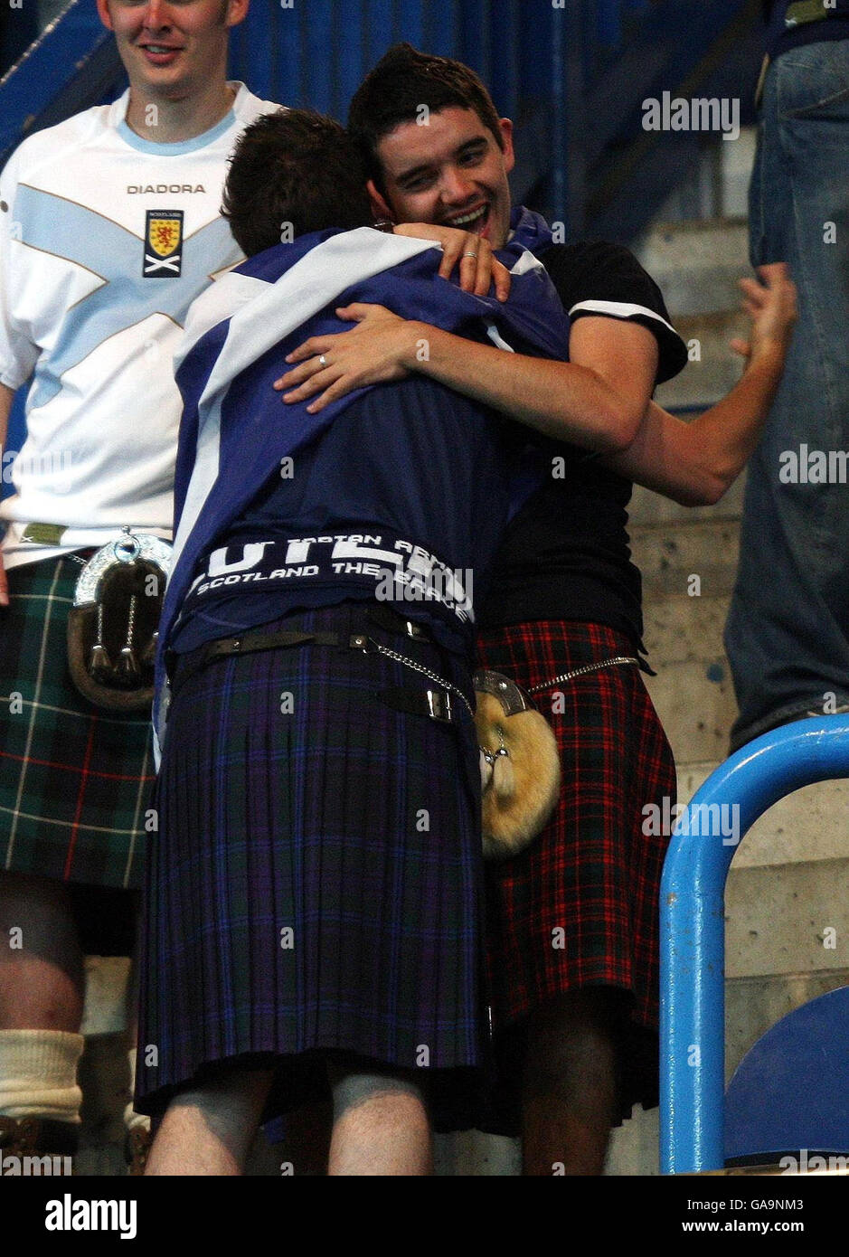 Half length mid top laughing scotland mangrk hi-res stock photography ...