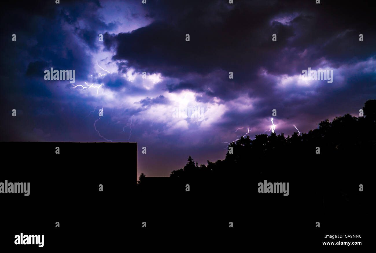 Thunderstorm cloud hi-res stock photography and images - Alamy
