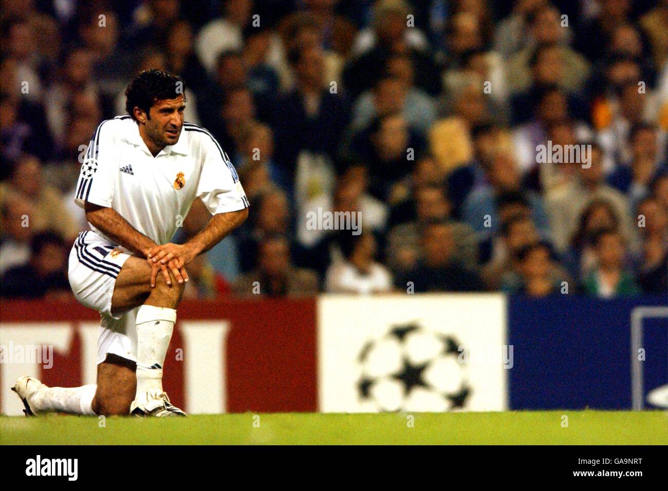 Luis figo real madrid barcelona hi-res stock photography and images - Alamy