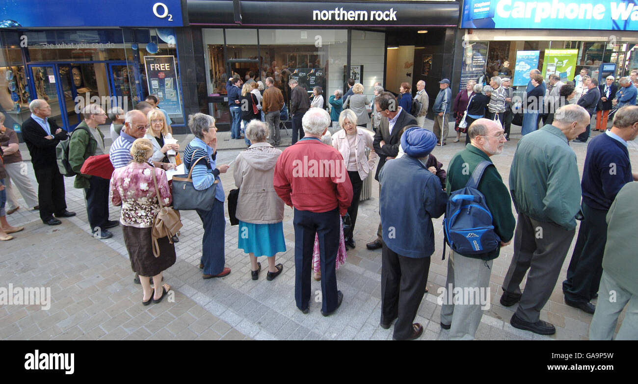 Customers queue outside northern rock hi-res stock photography and ...