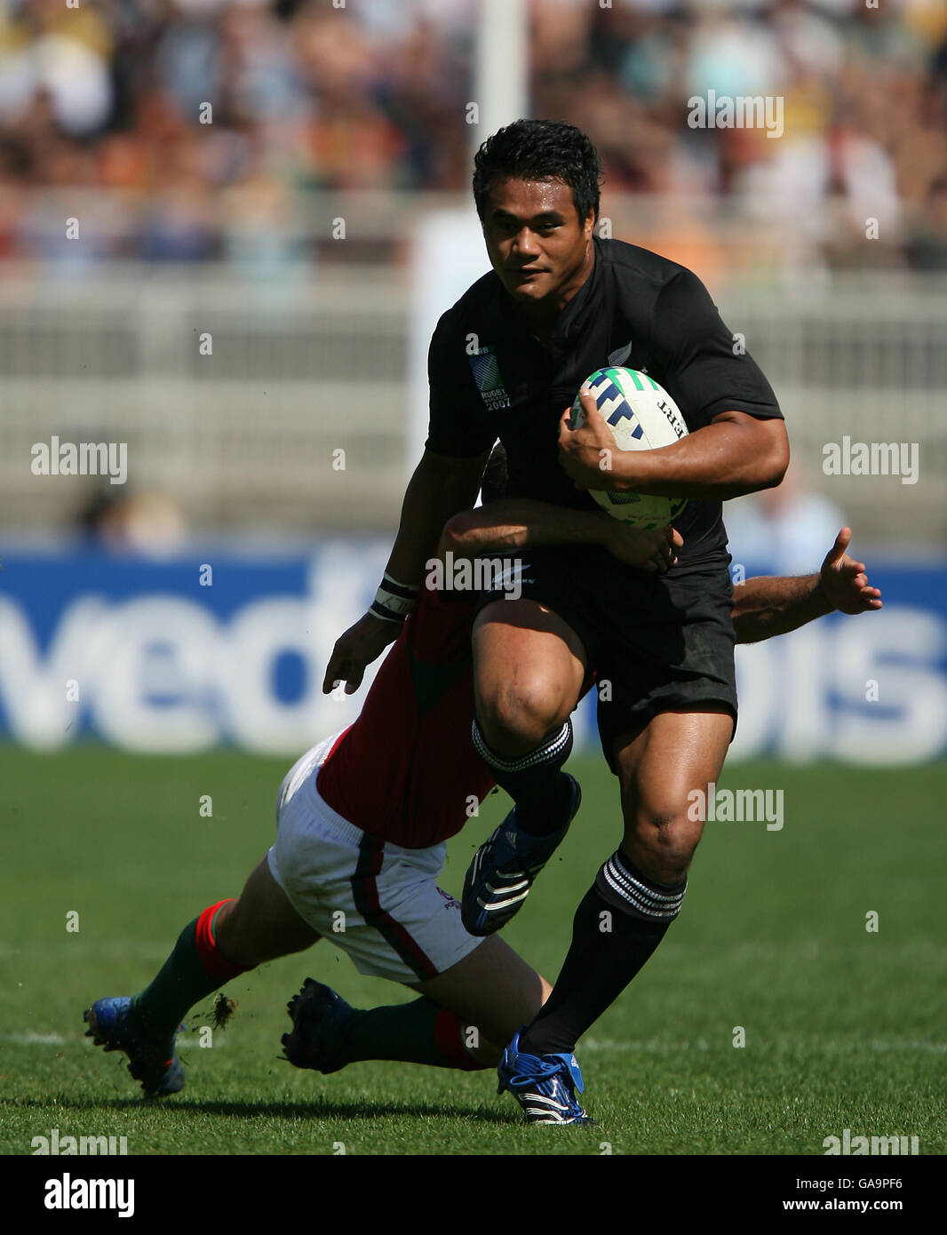 New zealands isaia toeava and portugals pedro carvalho hi-res stock ...