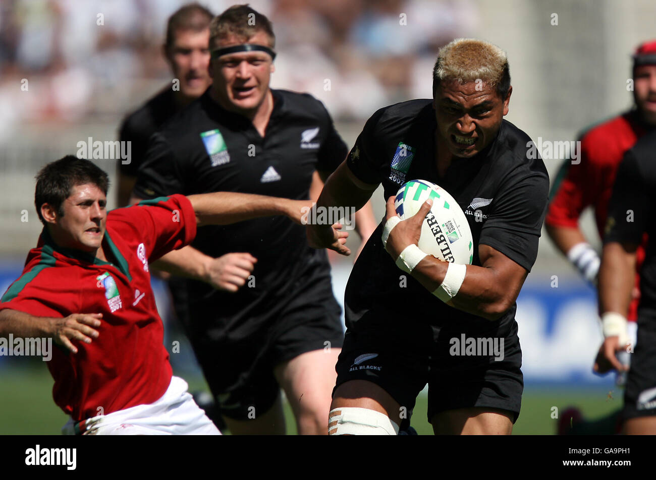 New Zealand's Jerry Collins and Portugal's Luis Pissarra Stock Photo ...