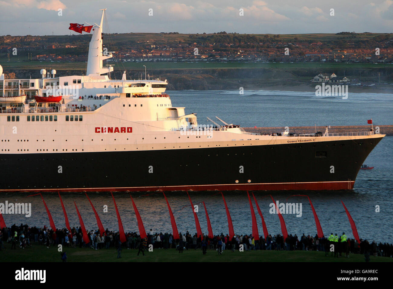 QE2 sets sail on 40th anniversary cruise Stock Photo - Alamy