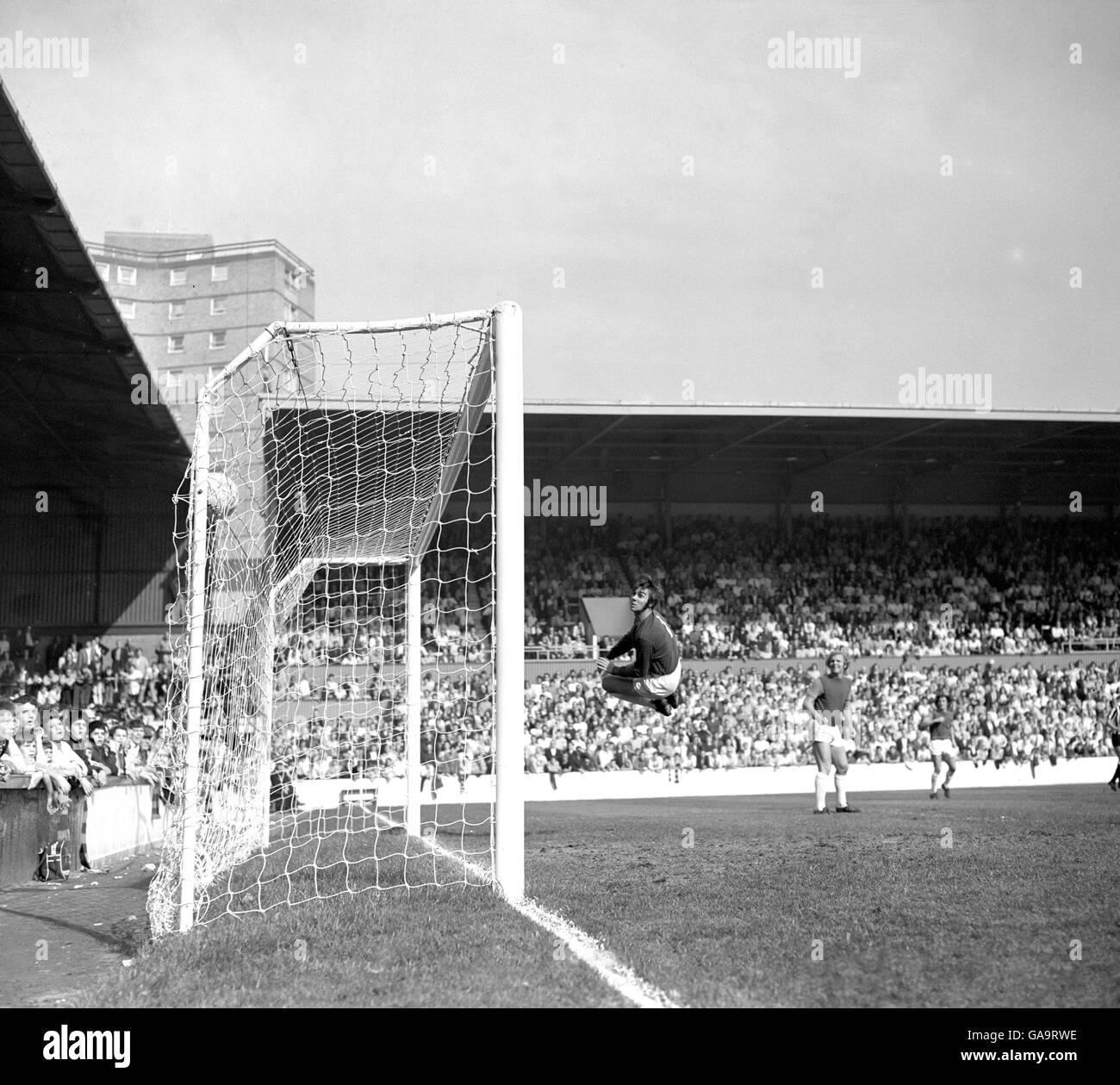 1970s sport football action hi-res stock photography and images - Alamy