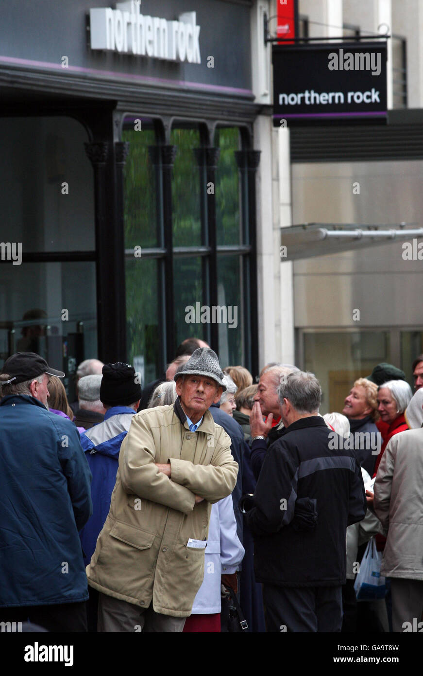 Customers queue outside northern rock hi-res stock photography and ...
