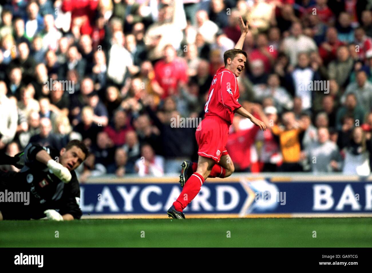 Michael owen liverpool celebrates hi-res stock photography and images ...