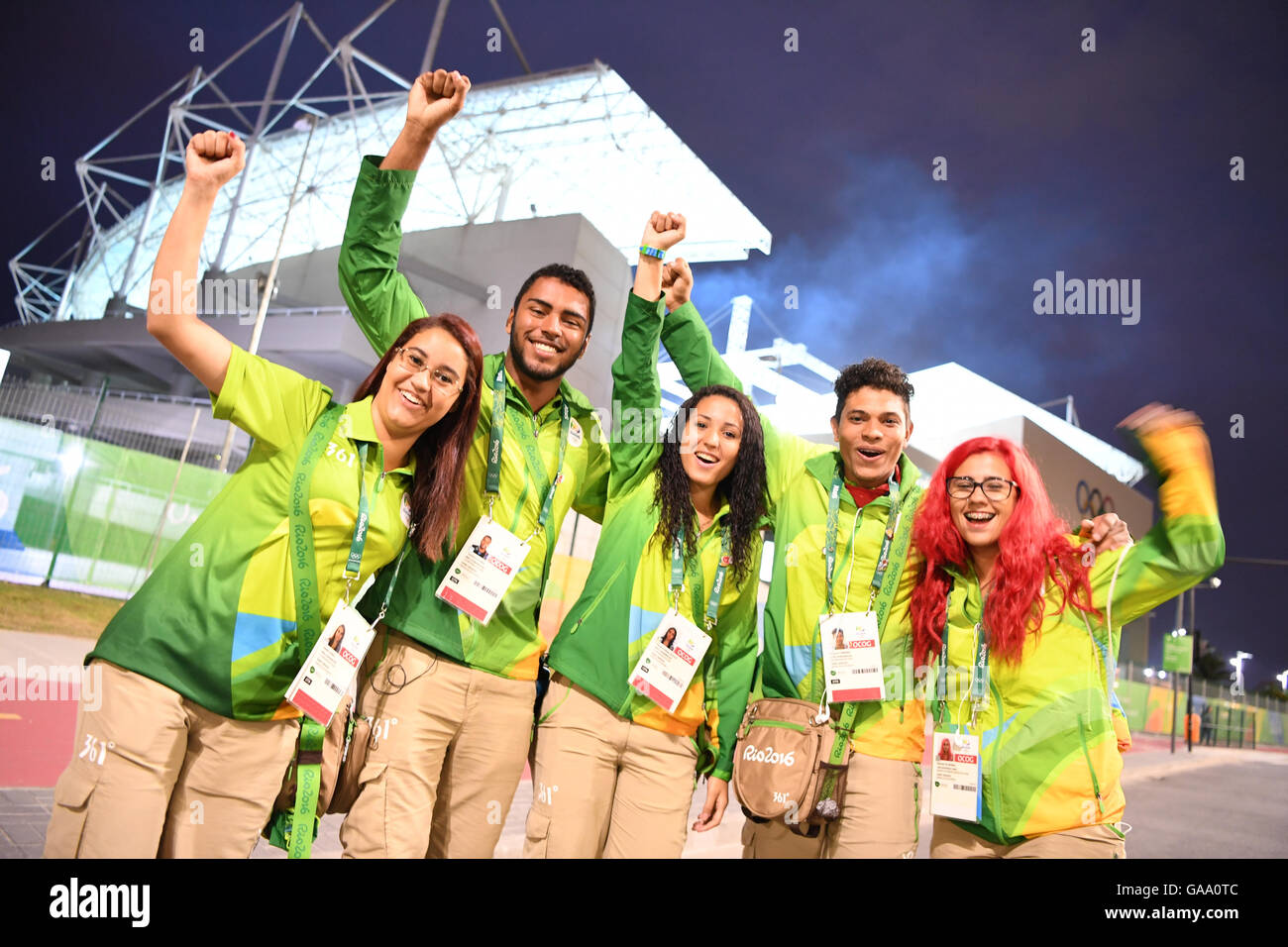 Group volunteers pose photo hi-res stock photography and images - Alamy
