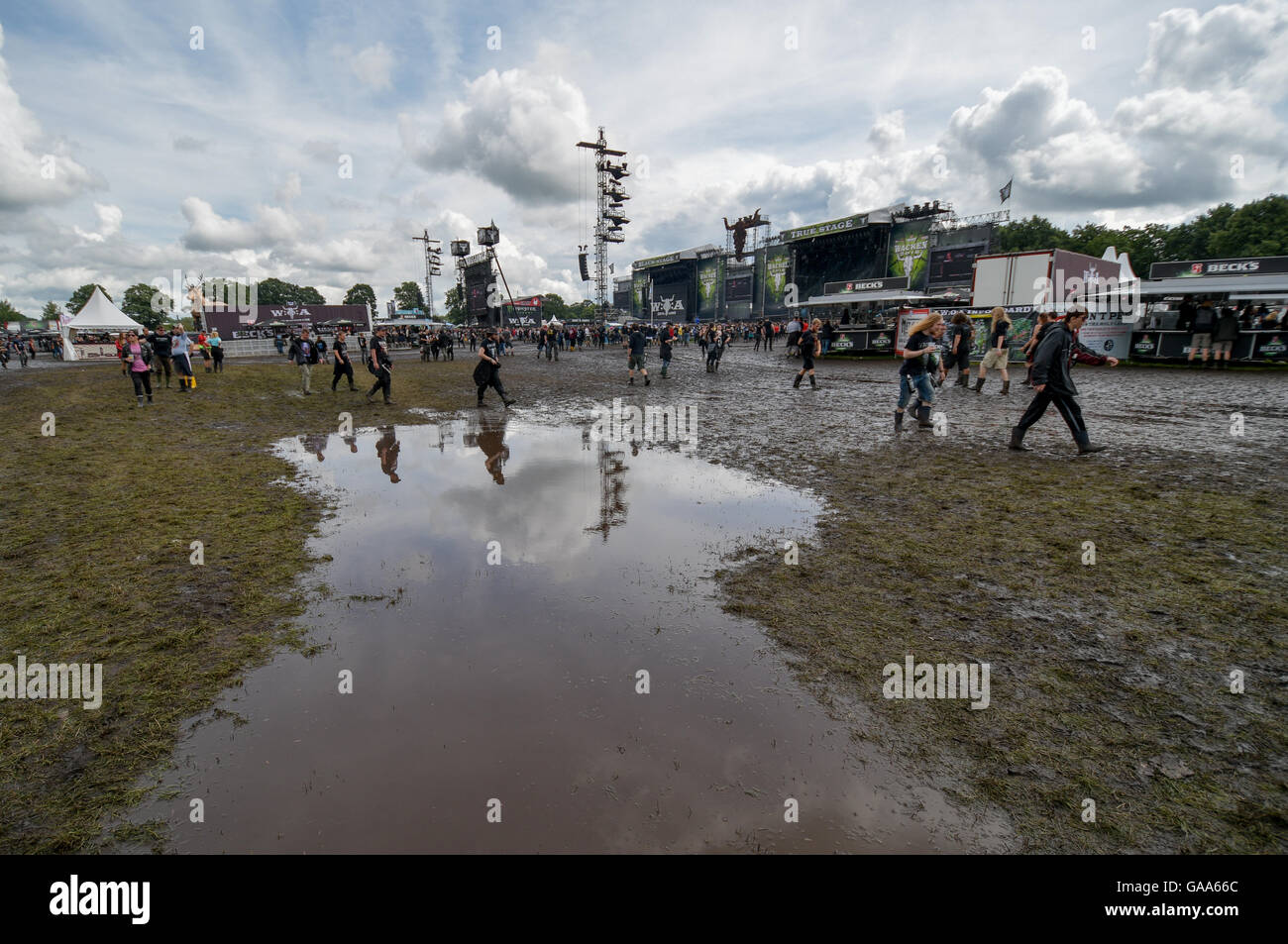Wacken, Germany. 5th Aug, 2016. Heavy metal fans in the muddy festival ...